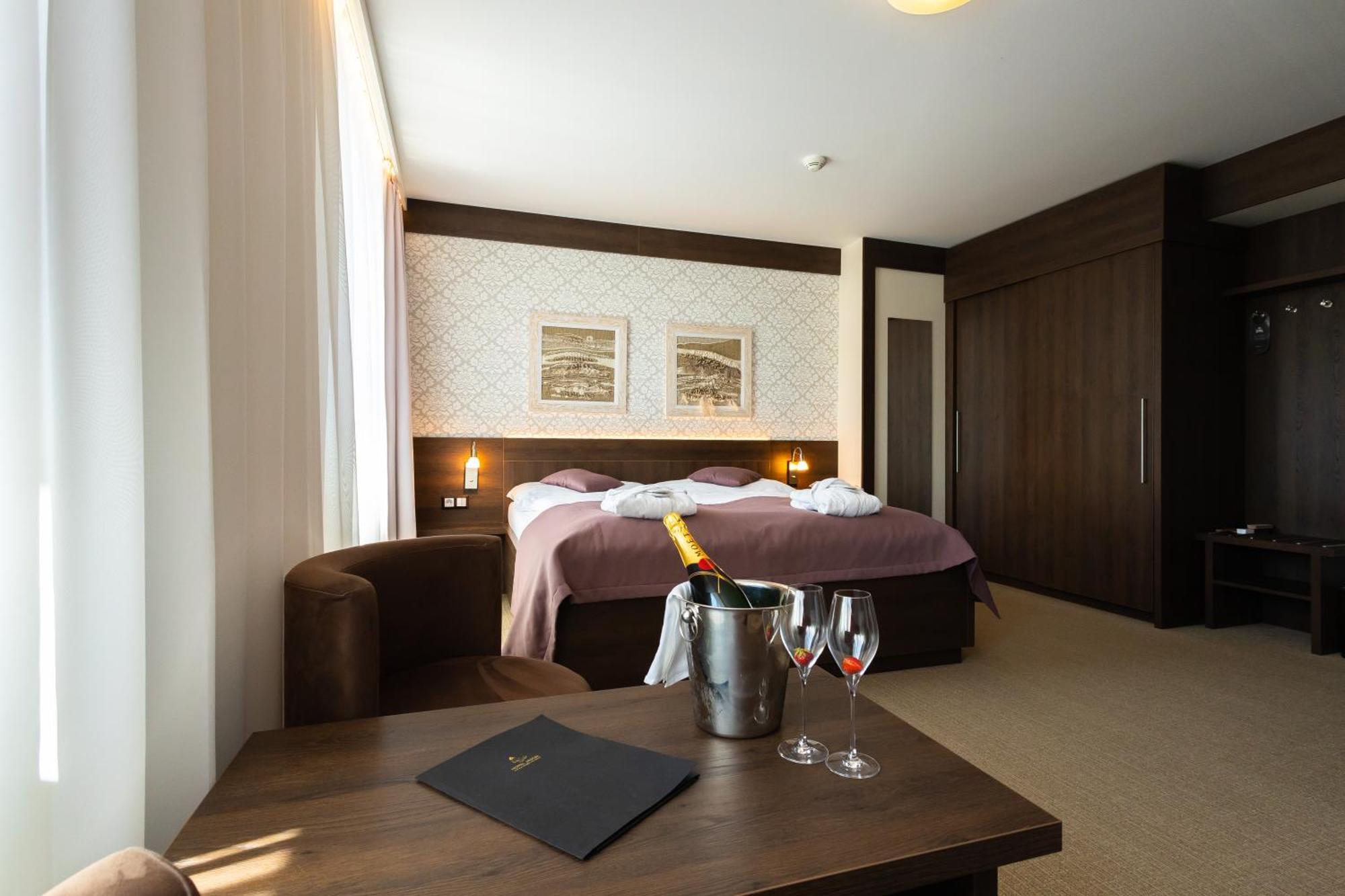 WELLNESS HOTEL JASON, VRSATSKE PODHRADIE